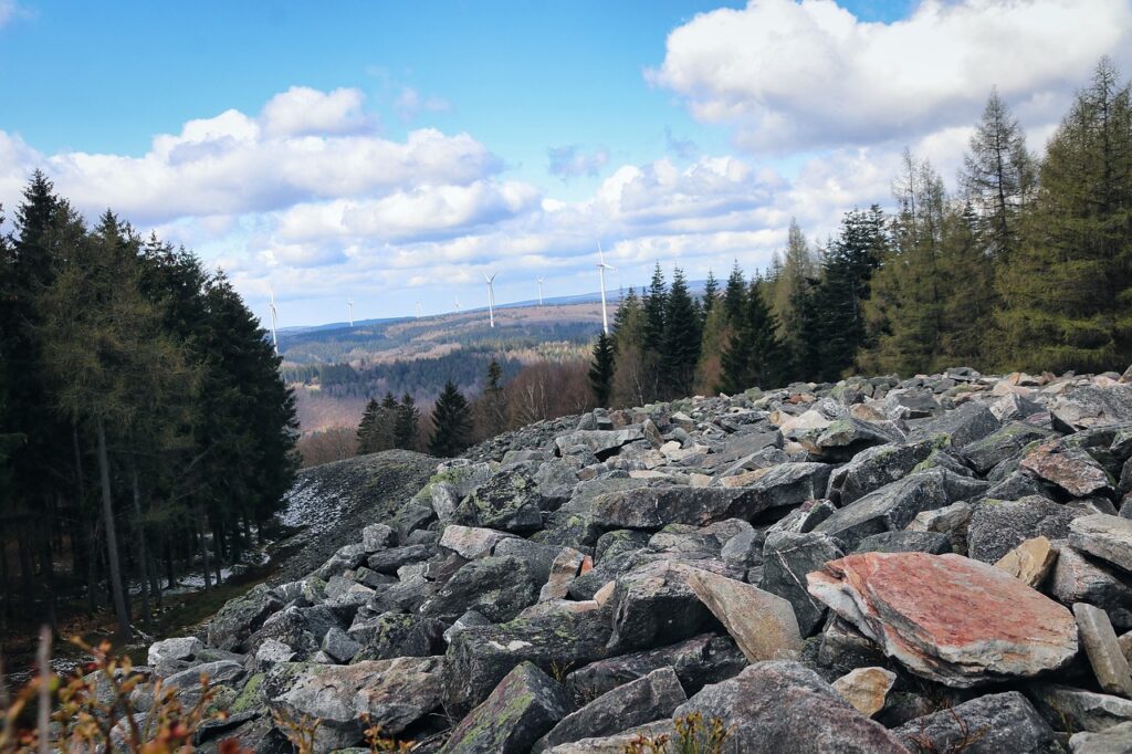 Paslaptingi lietuvos piliakalniai: istorija ir legendos – Naujienų stotelė